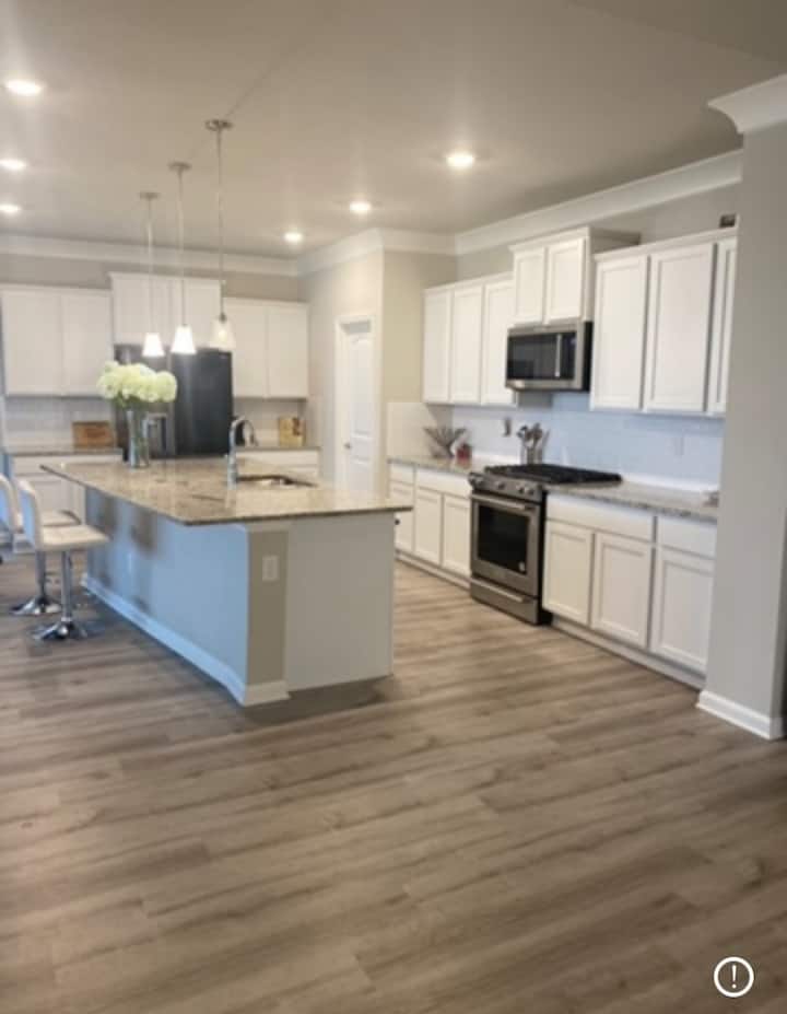 New Spacious Water Front Home Mins Away From N.o - Slidell, LA