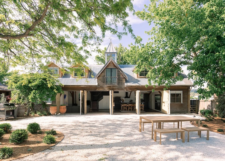 Long Barn By Mona Farm - Braidwood