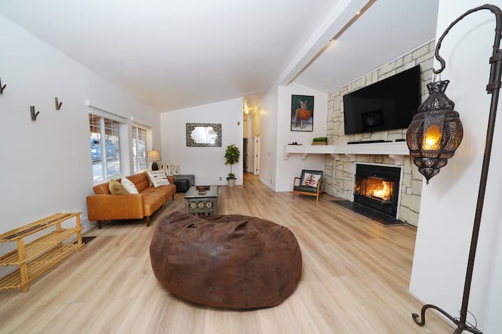 Luxury Lakefront Cabin- Hot Tub, Canoe & Boat Dock - Big Bear Lake, CA