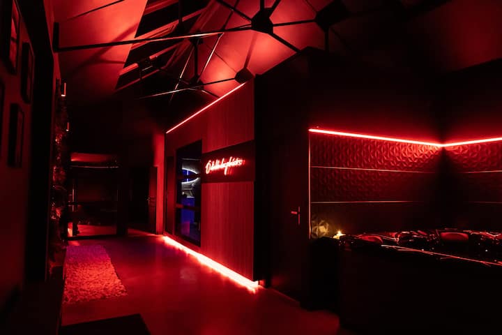 Loveroom Ô Diable Des Plaisirs Avec Jacuzzi - Tourcoing