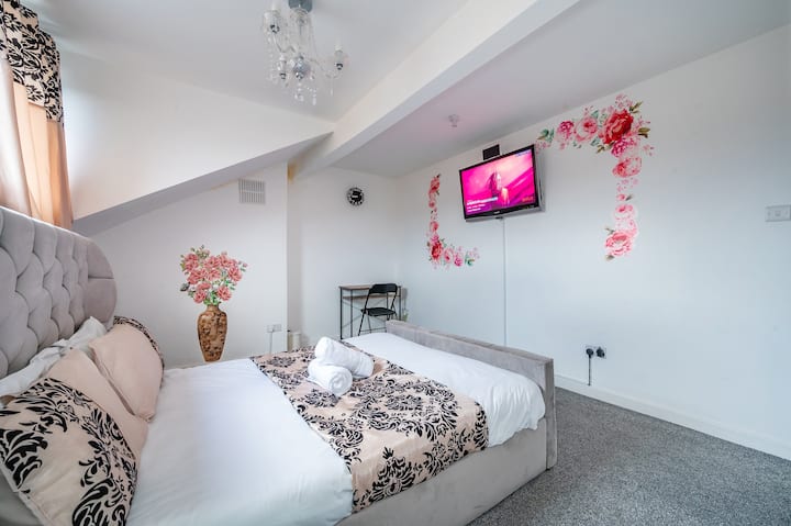 Cozy Double Room In Shared House - Leeds