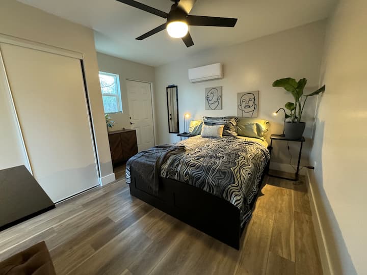 Quiet Oasis In Hollywood Park - Sacramento