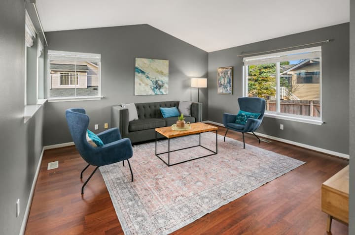 Dream Home: Modern Luxury, Comfort & Entertainment - Kent, WA