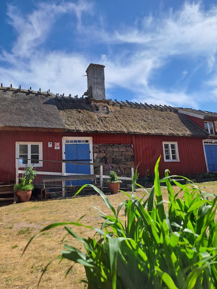Apelviksgården -Kringbyggd Hallandslänga I Varberg - Varberg