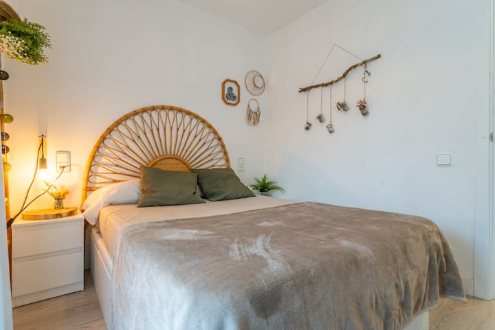 Beach Stay · Fast Wifi · Terrace · Pool & Sun · Ac - Salou