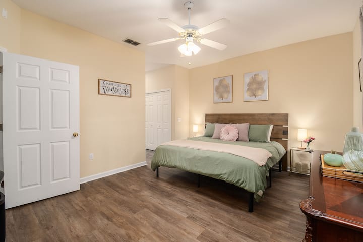 Grasslands Getaway - Lakeland, FL
