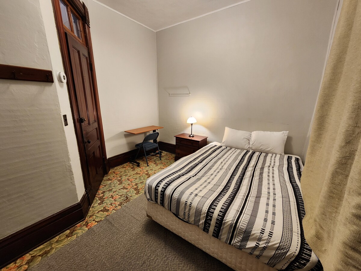 Historic Shabbona Hotel rm 16 - Hotels for Rent in Shabbona, Illinois ...