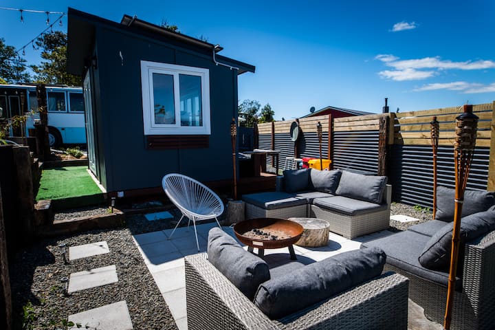 Off-grid Tiny House Sanctuary By The Sea - Ōtaki Beach