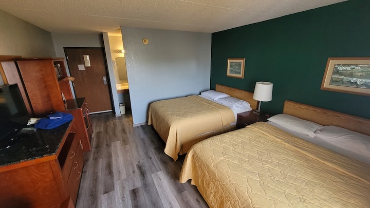 Belgium Inn & Suites - Port Washington, WI