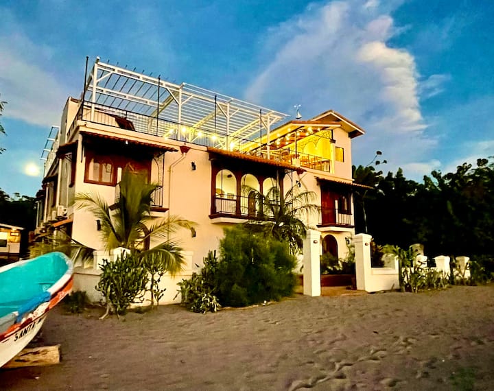 Beach Front Resort With Roof Deck In Playa Gigante - Nicaragua
