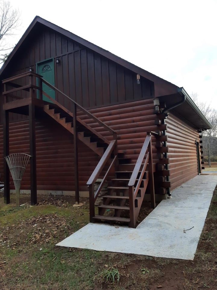Charming Hideaway: Serene Loft - Blaine, TN