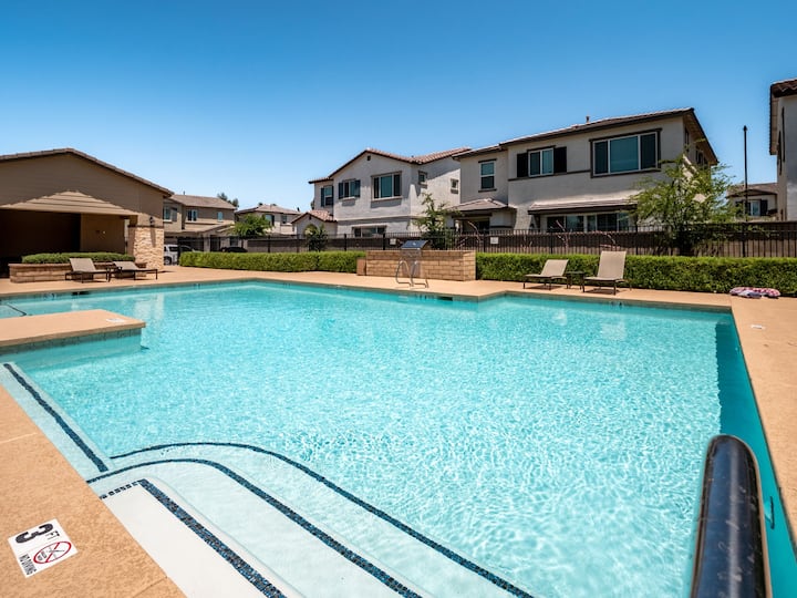 Cozy Home - King Bed - Pool - Hot Tub - Long Stays - Chandler, AZ