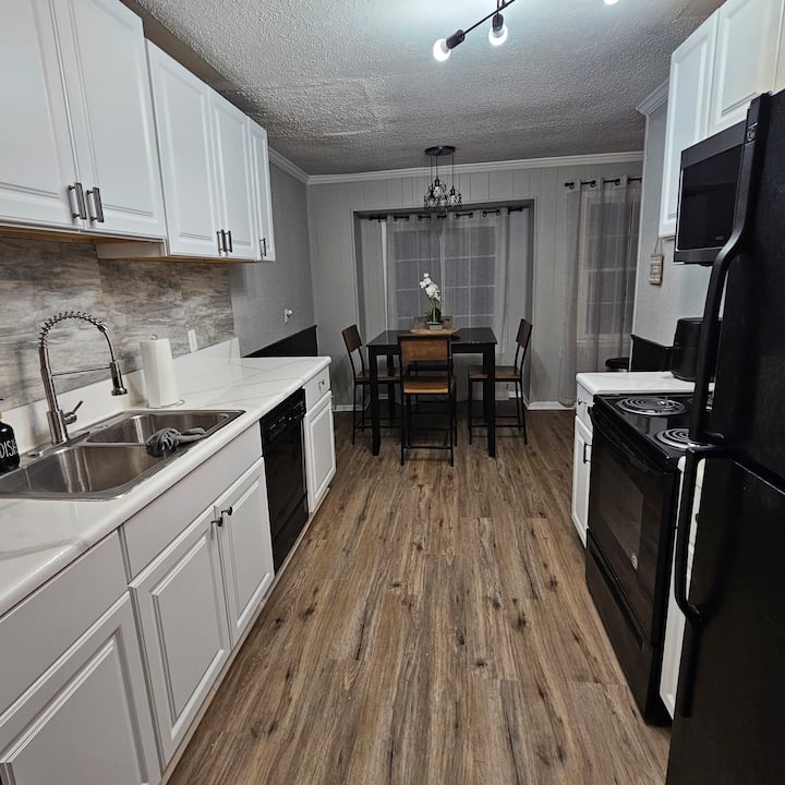 Cozy Crash Pad Near The Airport - Fairburn, GA
