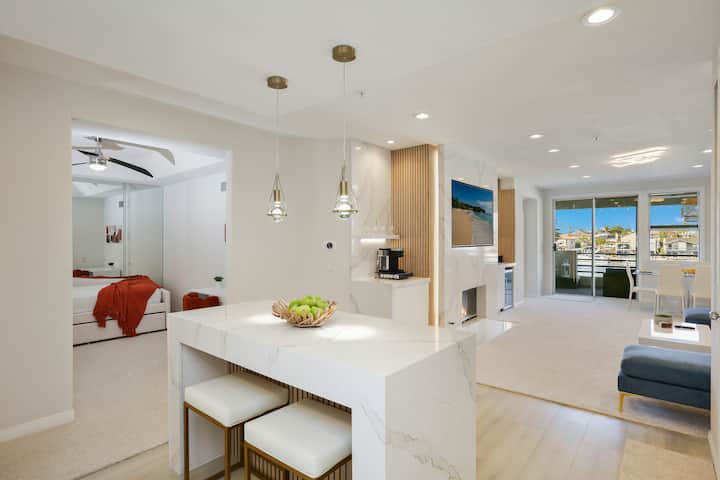 Waterfront Luxury Newly Remodeled Condo! - Huntington Beach, CA