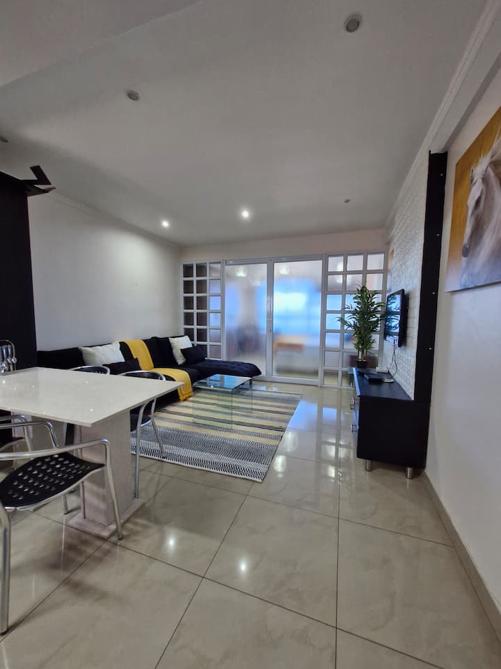 Beachfront 3 Sleeper With Beautiful Views - Durban