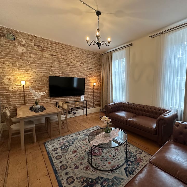 Galata Yakınında Restore Edilmiş 3+1 Tarihi Daire - Karaköy