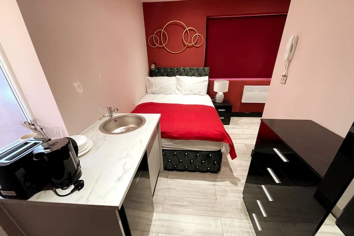 Letzi • Premium Private Suite Room • North Harrow - Watford