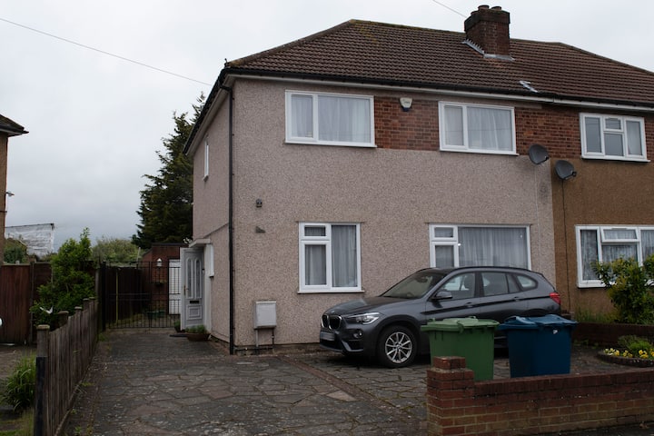 3 Bedroom Semi Sleeps 5 - Harrow