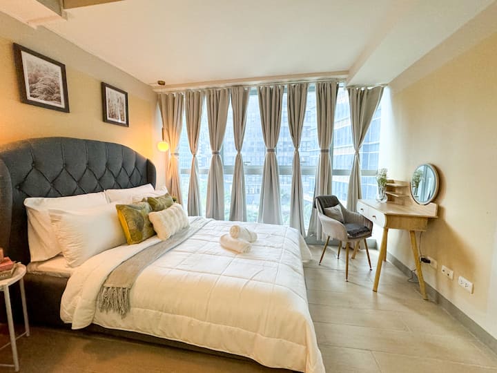 Best Luxury Suite In Uptown Bgc +200mbpswifi/pool - Taguig