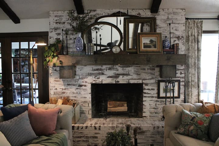 Robin's Nest - Bryan, TX