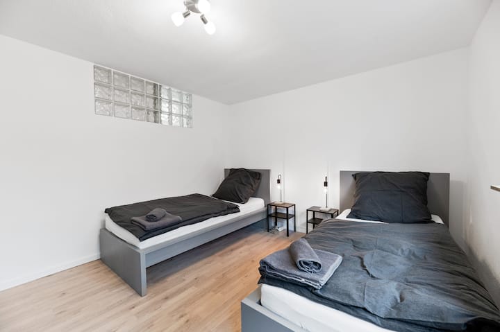 3 Bedrooms | Single Beds | Parking | Kitchen - Plochingen