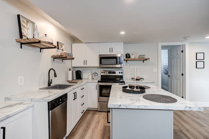 Completely Renovated Full 1 Bedroom Unit - Gran Sudbury