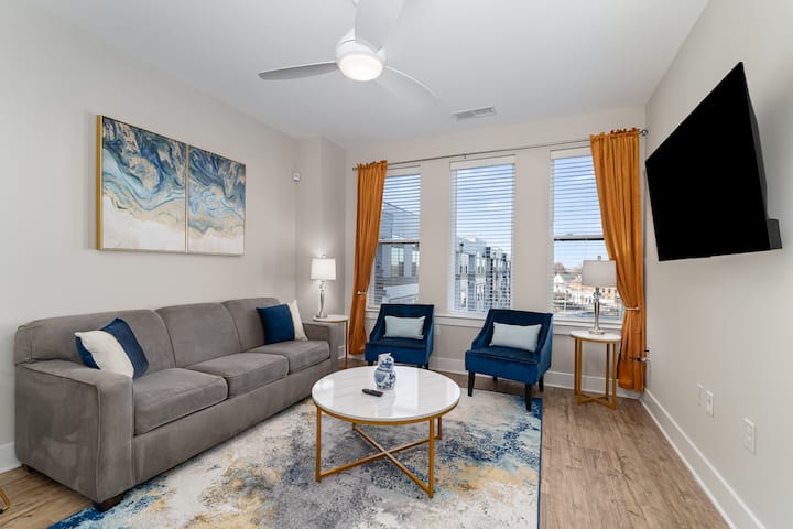 Luxe City Suite| King Bed|pool|free Parking - ウィンストン・セーラム, NC