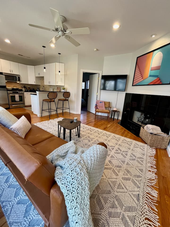 Spacious Condo Hip Neighborhood - Highland Park, TX