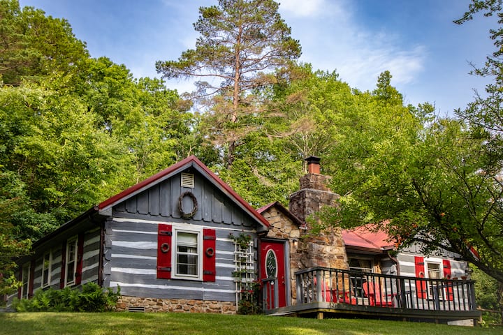Trinity Hill Vacation Cabin - Brown County, IN