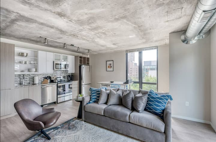 Unrivaled Luxurious Downtown Condo: Amenity Packed - Minneapolis, MN