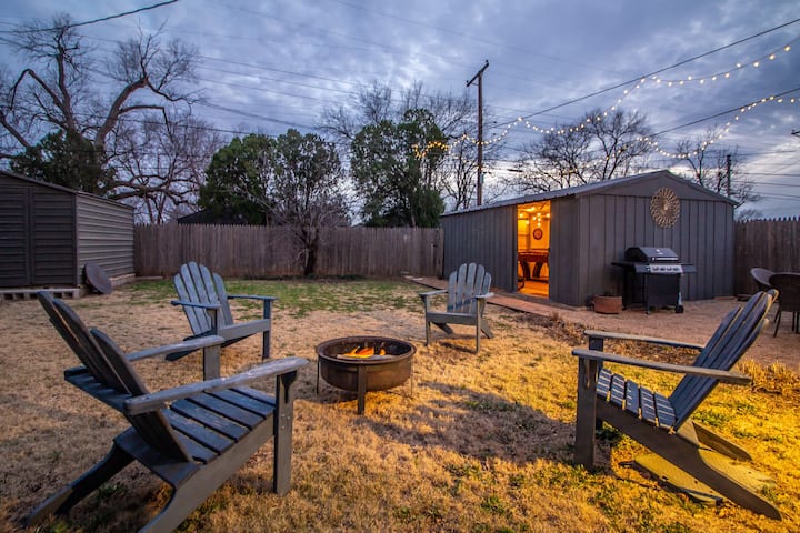 Stardustcowboy | Game Room | King | Ttu | Patio - Lubbock, TX