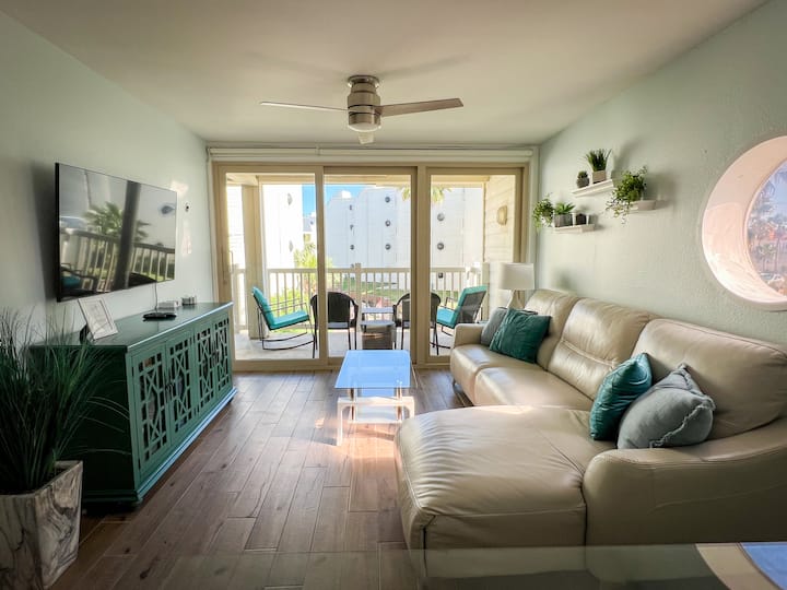 Modern Beachside Condo W/heated Pool 2br/2ba - South Padre Island