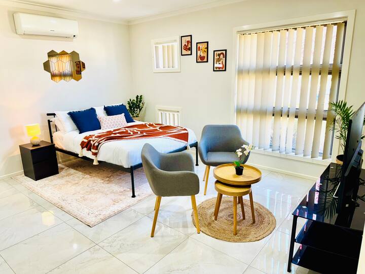 Private Lux Studio Room - Coombs - Canberra