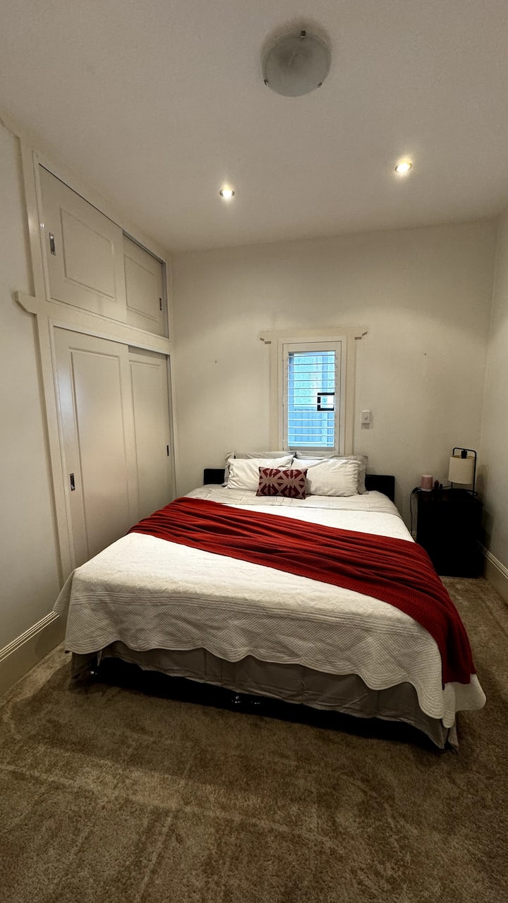 Large Home With Seperate Spaces - Cronulla
