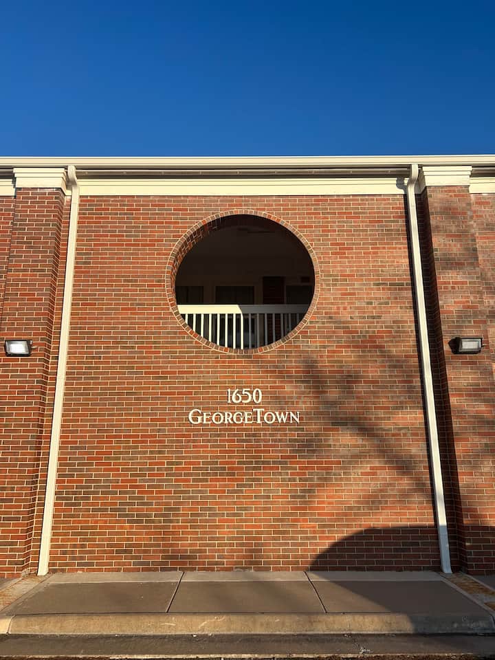 Central Wichita Full Apartment - Wichita, KS