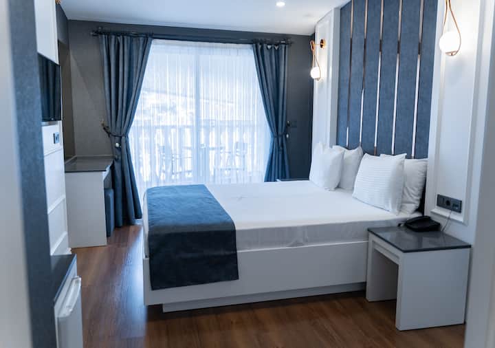 Kahvaltı Dahil  Mai İNci Otel Lüks Oda - Antalya