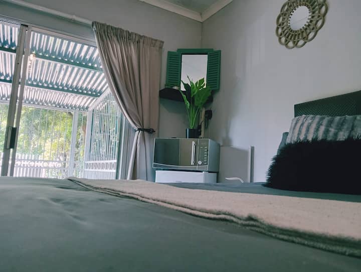 Be Our Guest Near Or Tambo Room2 - Benoni