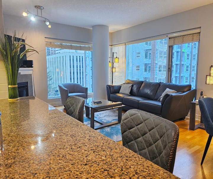 Modern & Spacious 3 Beds & 2 Bath W/ac - Calgary