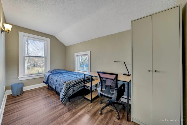 Cozy Little Home In Dekalb, Il Room #2 - DeKalb, IL