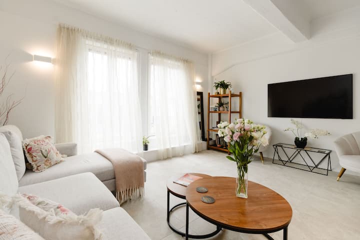Bright & Spacious 1br Apt | Central City Stay - Wellington