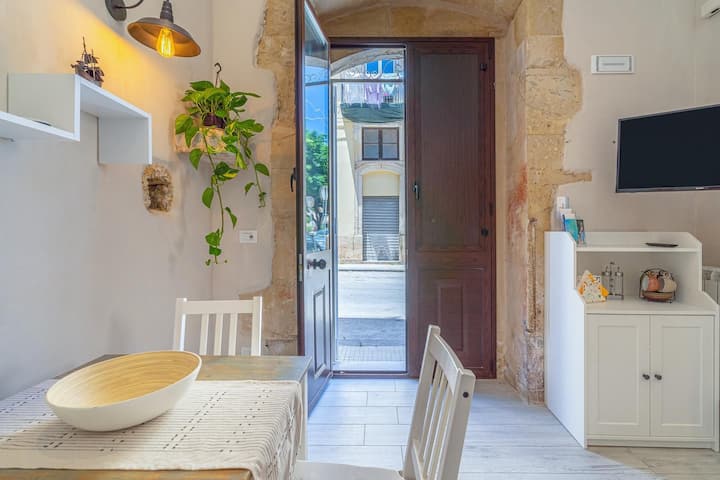 𝐂𝐀𝐒𝐀 𝐋𝐔𝐊𝐈̀𝐀 Saveurs Et Odeurs, Borgata - Siracusa