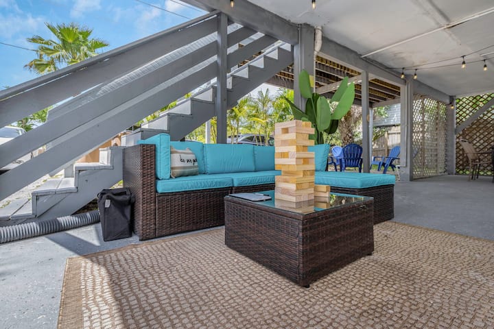 Ocean Oasis | Steps To Beach, Local Charm, Balcony - Indian Rocks Beach, FL