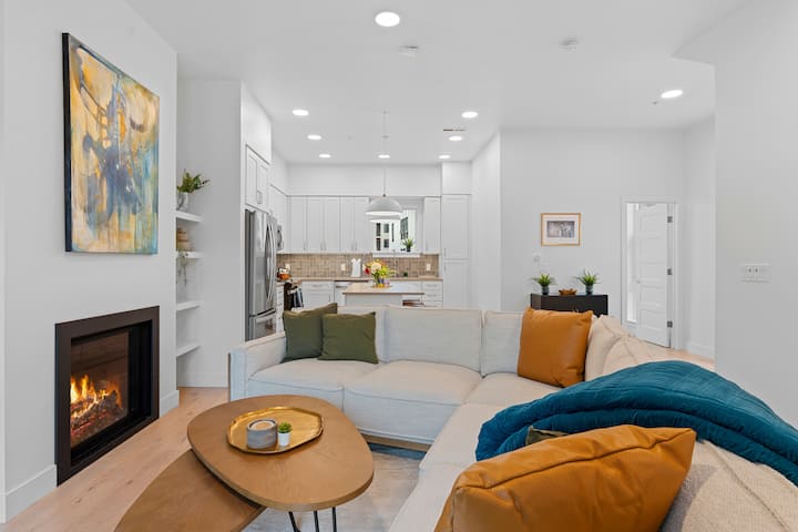 Downtown Lux Townhouse 3bd/4ba 2 King Bed, Garage - Salt Lake City, UT