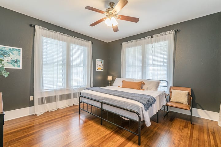 Downtown Nb | 1920 Charmer - New Braunfels, TX