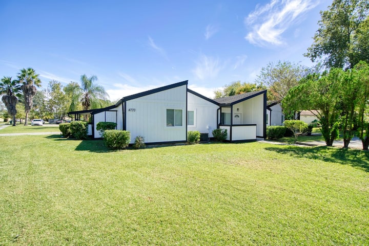 Sunshine Manor - 2br/1ba - Jacksonville, FL