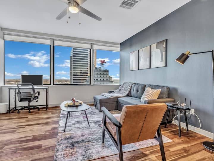 Apt In High Rise Building Kingbed+parking+ Pool - Deep Ellum - Dallas