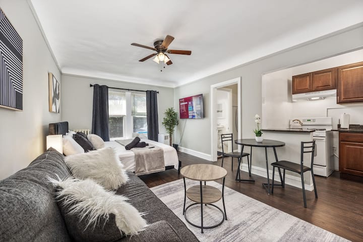 Charming Loft: King Bd/elevator/train/bus/shops - Seven Seas, Riverside