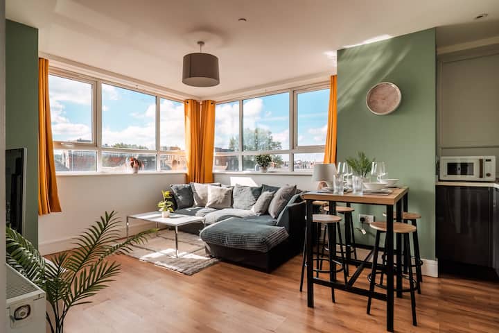 Newley Decorated Central Maidstone Flat, Sleeps 4 - Maidstone