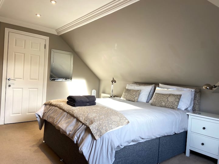 Family Bedroom With En-suite Bathroom - Inverness