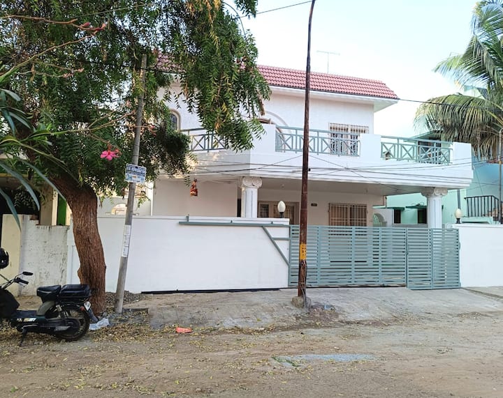 Large Ac Family 2bhk, Near Ramakrishna Hospital - Coimbatore